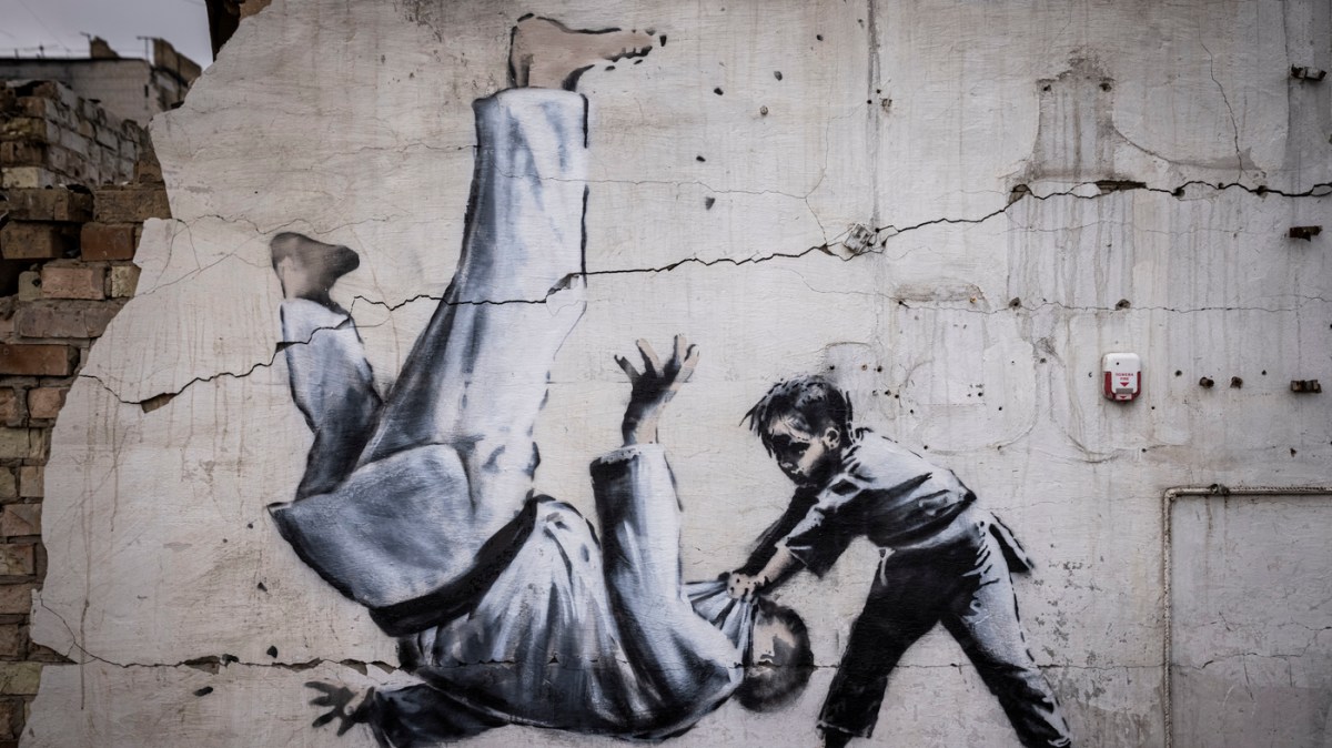 Behold the power of art! – Bright, shiny objects!